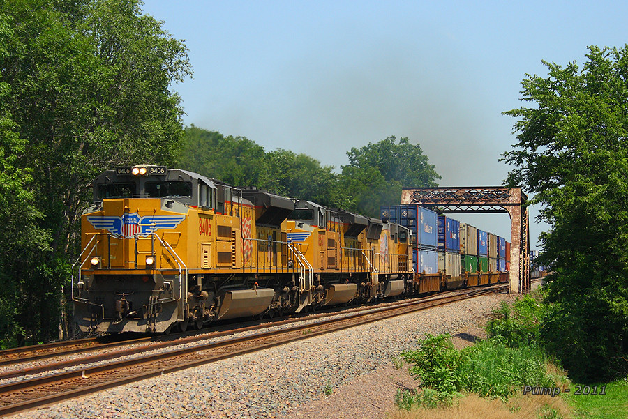 Westbound UP Intermodal Train